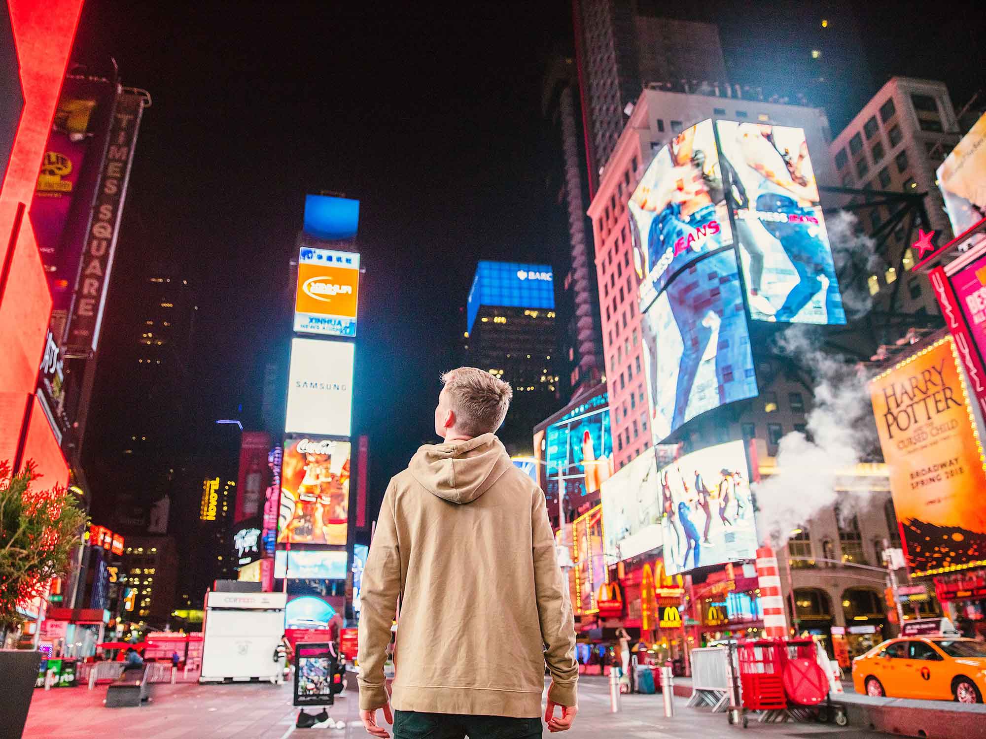 Le DOOH c'est quoi ? Définition, avantages et usages - Agence Sharing